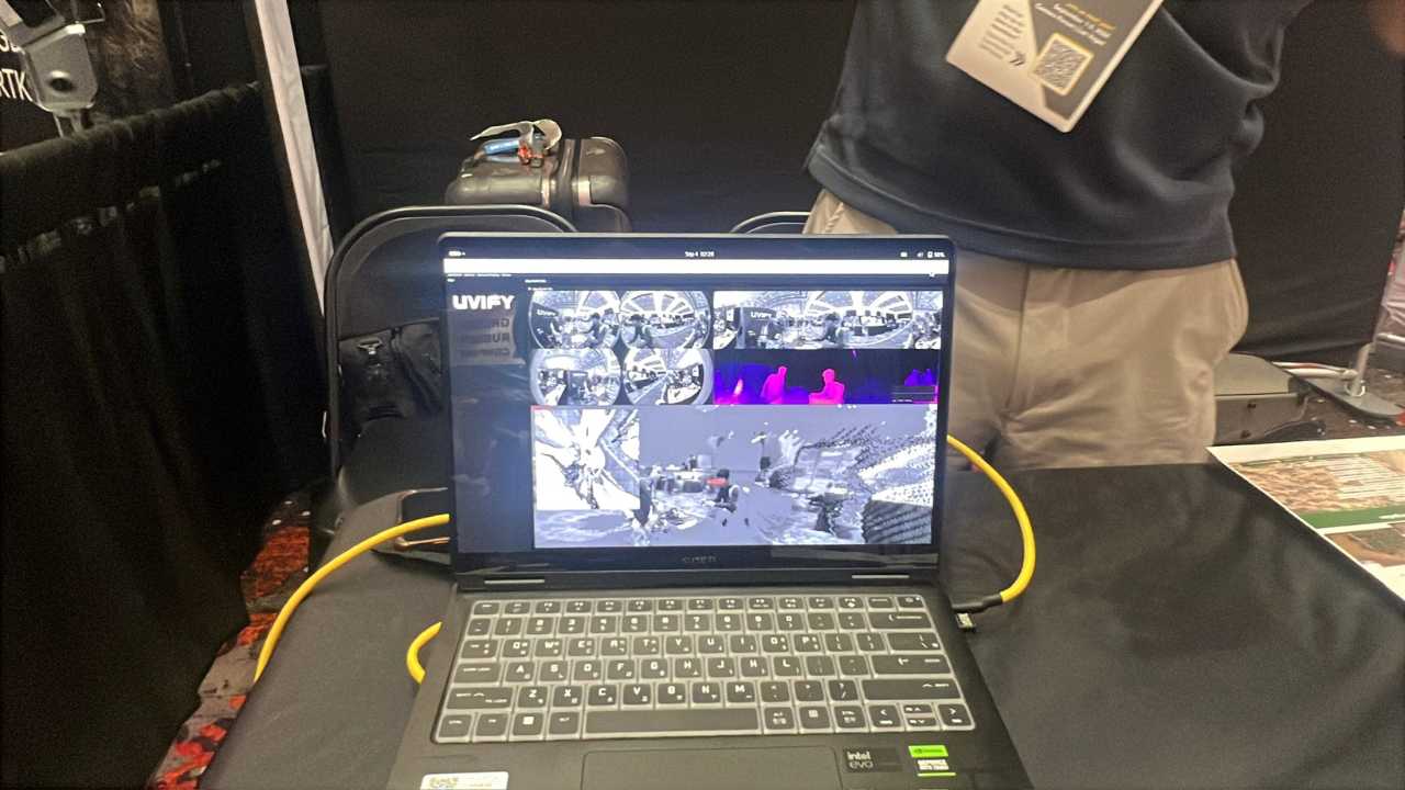 ドローンショーでお馴染みUVIFYは、360°操縦環境でドローン飛行を実現するHMDを展示[Commercial UAV EXPO] – DRONE